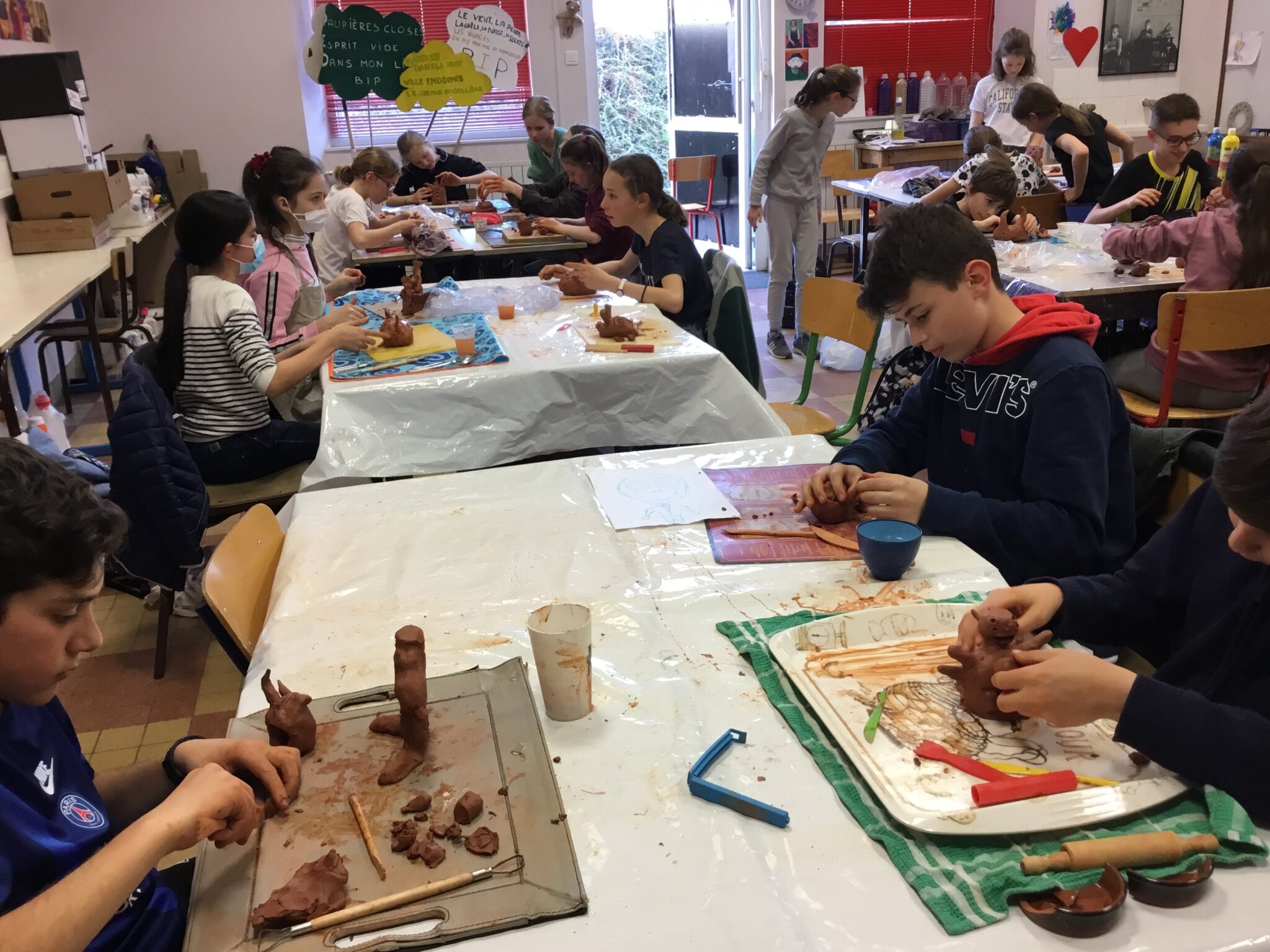 Les Travaux d'Arts Plastiques en 6ème : Un Voyage à Travers la ...